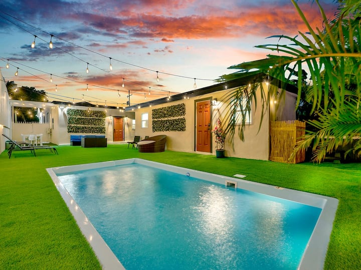 La Pergola Villa | 7 Br | Pool+hot Tub | Location - Miami, FL