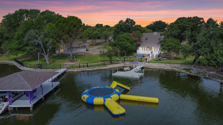 Comanche Cove Cottage- Lakefront Home W/ Hot Tub - Granbury, TX