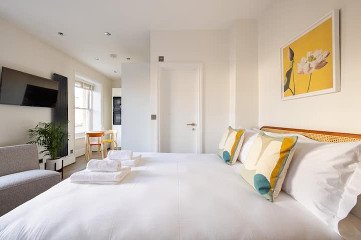 Fab Leicester Square Studio - London, UK