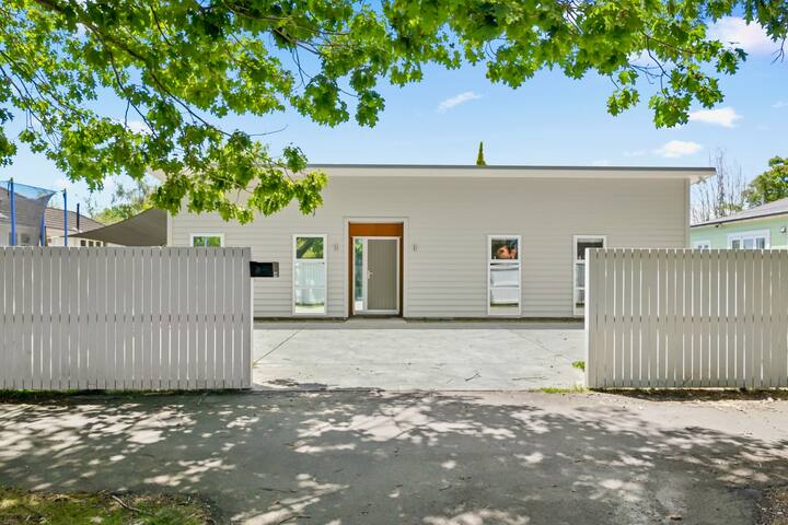 Contemporary Comfort – Masterton Holiday Home - Masterton