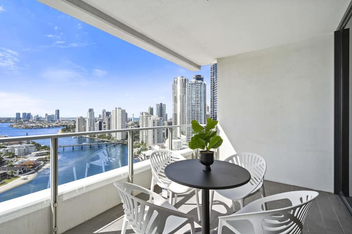 Avalon Apartments - 2 Bedroom River View- Sleeps 5 - Gold Coast