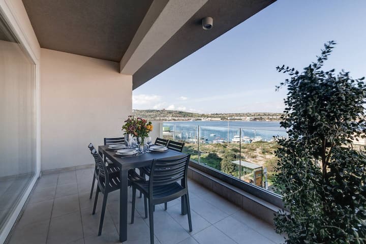 9ten11 3bed Seaview In Mellieha Bay Fl5 By Homely - Malta