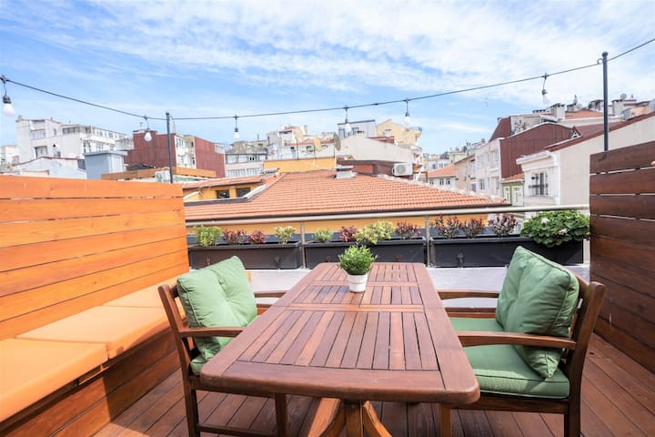 Stylish Duplex In Beyoğlu With Private Terrace - Estambul