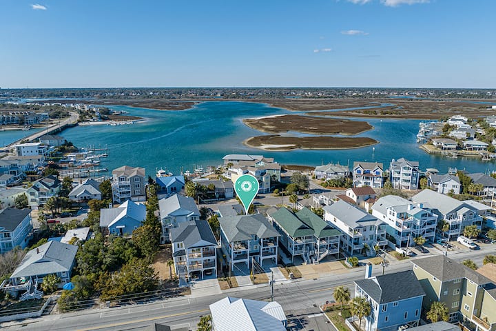 New Oceanside 8br W/ Elevator Near Local Shops! - Wrightsville Beach