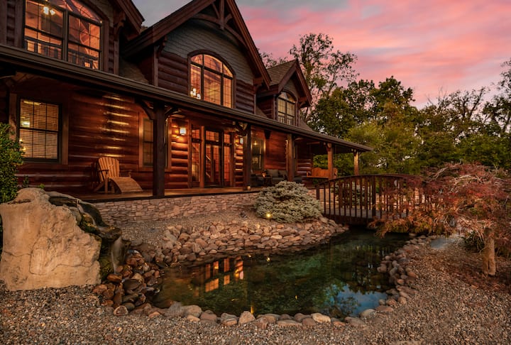 Grand Mountain Getaway-luxury,pool,theater,arcade - Pigeon Forge