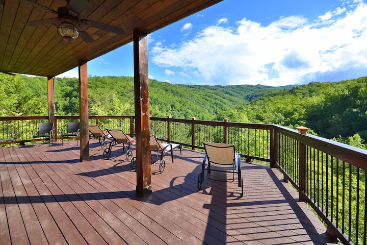 Mossy Brook Lodge - Amazing View, Secluded, Luxury - Gatlinburg, TN