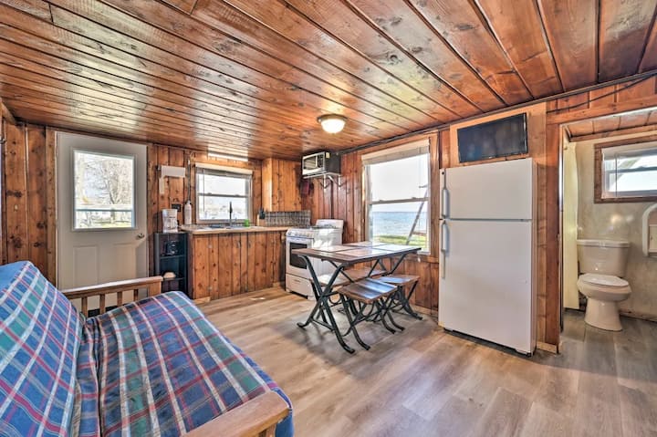 Full Cabin:  7 Steps To The Lake! - Houghton Lake, MI