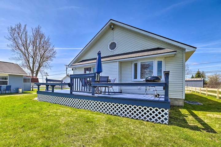 Lake House W/ A/c & Huge Deck Facing The Lake! - Houghton Lake, MI