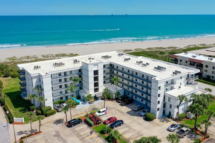Beach Breeze: 2b/2b, 4th Fl With Coastline Views - Cape Canaveral, FL