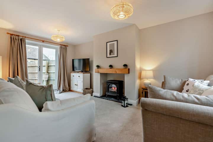 Holiday Home In Bourton With Garden -Cedar Cottage - Bourton-on-the-Water