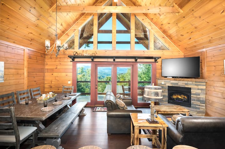 Breathtaking Views, 4 King Suites, Game Room, Hot - Gatlinburg