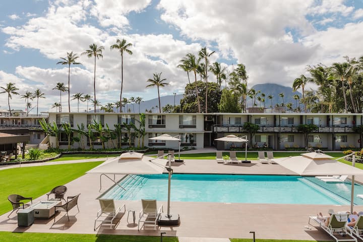 Seaside Location! 3 Great Units, Onsite Pool! - Maui, HI