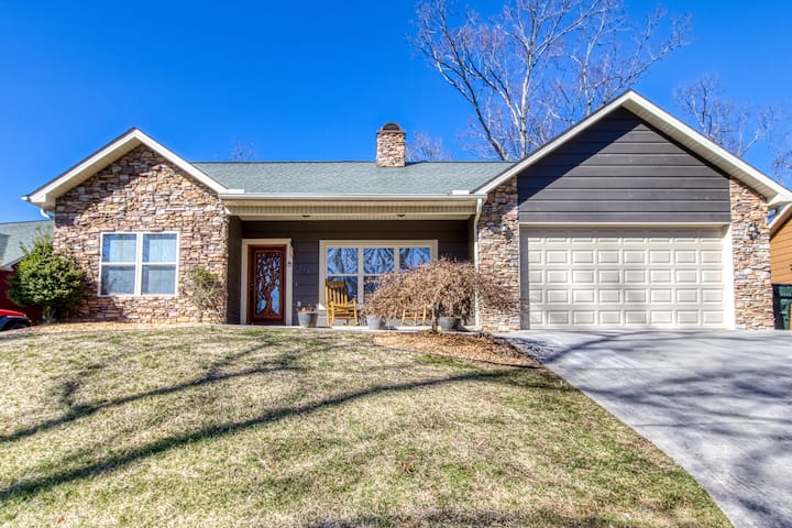 Saddleback Retreat By Beyond Expectations - 세비어빌