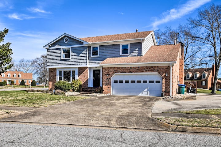 Spacious Chesapeake Home W/ Pool Table! - Suffolk, VA