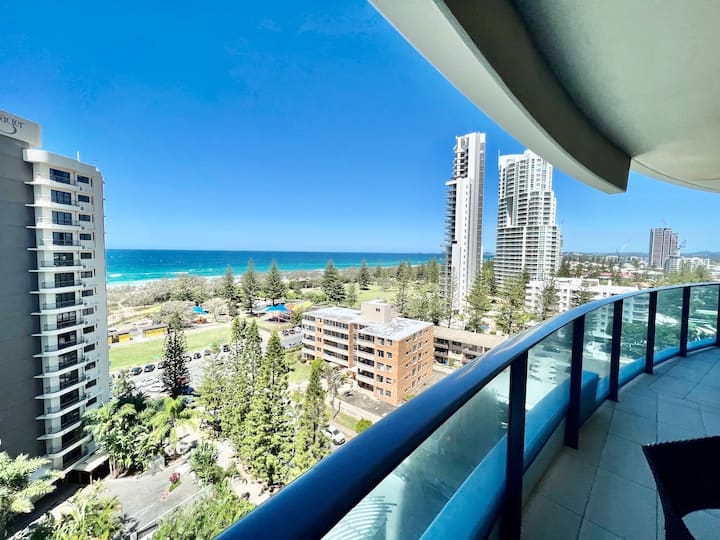 Luxury Oracle Tower 1, 10th Floor Beach View - Broadbeach