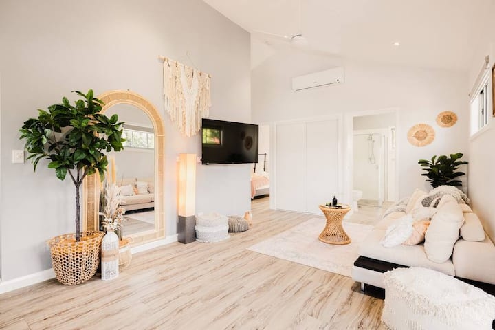 An Idyllic Boho Style Retreat,high-end Kitchenware - Gold Coast