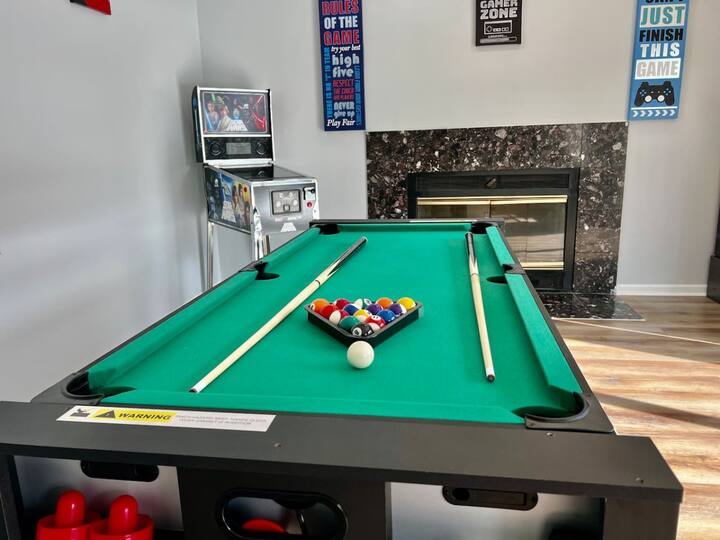 Extended Stay Home • 4br • Games • Pet Friendly - Algonquin, IL