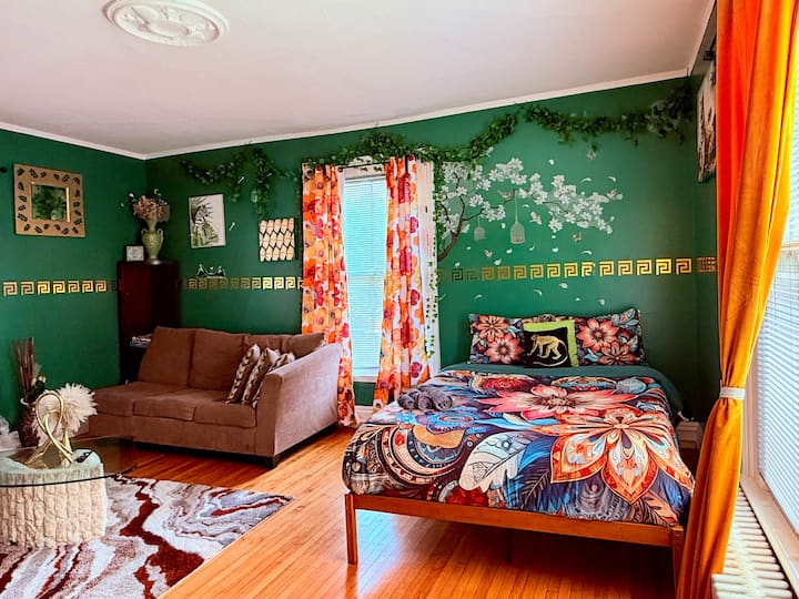 Enchanting 3br Near Downtown | Cozy & Modern - Hartford, CT