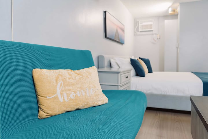 Simple Studio 1 Block From Beach + Free Parking - Honolulu