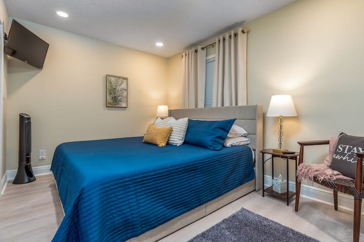 Sleep 4 | King Bed | Golf Course - Daphne, AL