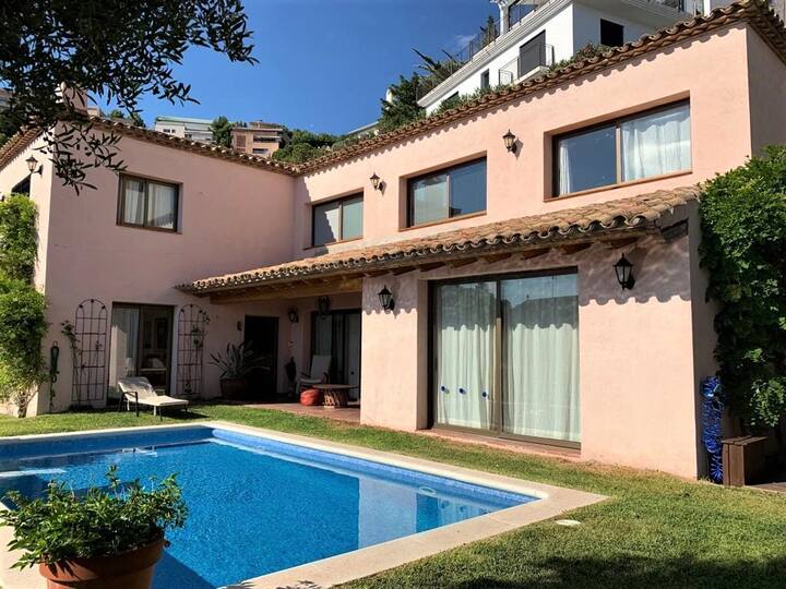Villa Sitges Julia. 2 Kms De Playas. Vista Comoda - Sitges