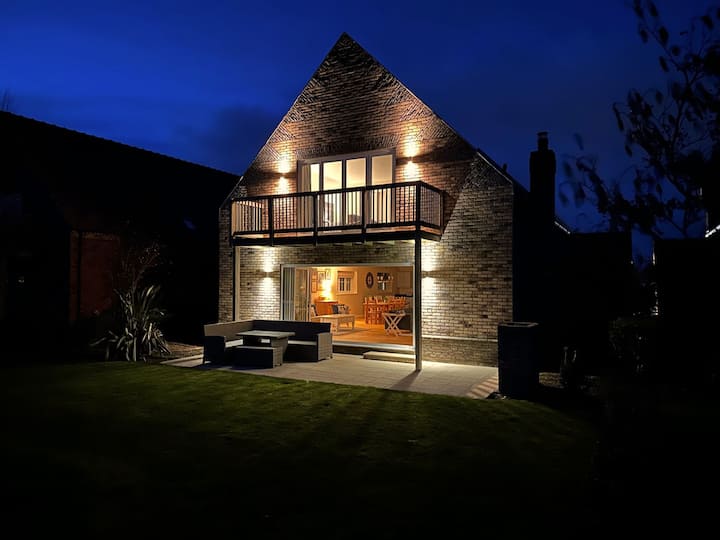 Ocean Retreat - Pool And Beach Access - Balcony - Yorkshire