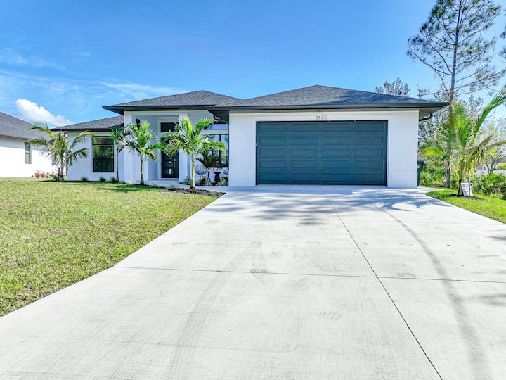 North Port, Close To Water Park - North Port, FL