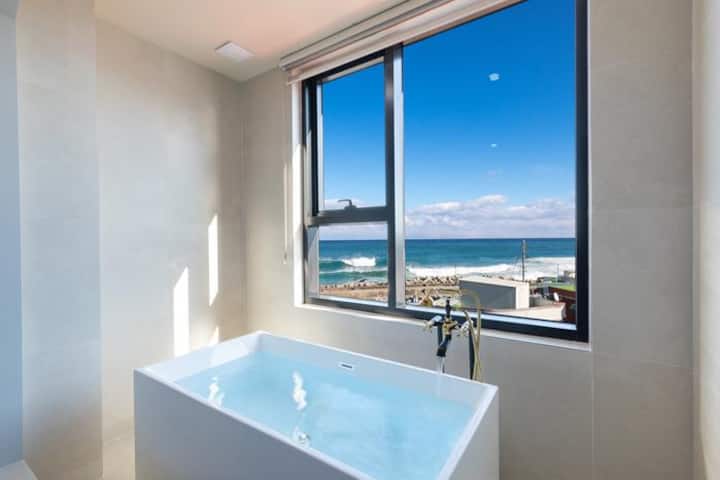 바다가 보이는 하프오션뷰 욕조 객실 객실, 305호(하프오션뷰/욕조) - Donghae-si