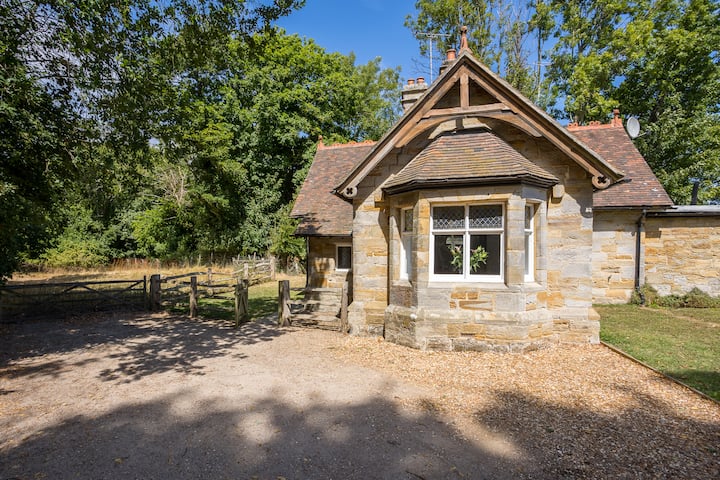 South Lodge, Battle Abbey - Battle