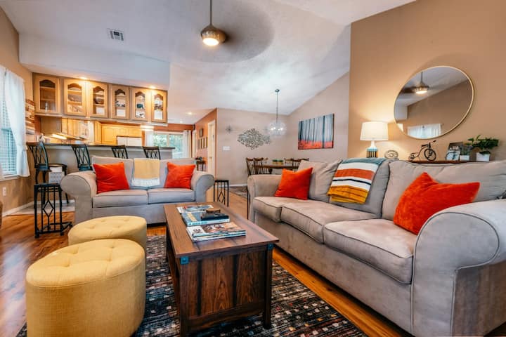 Bike -Lovers & Pets Welcome! Modern Home By Bamboo - Bella Vista, AR