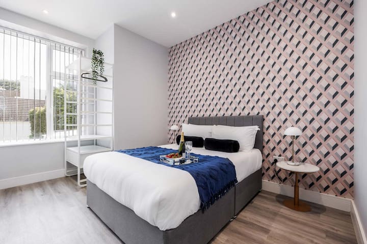 Modern & Mellow 1-bed Apt W/ Free Parking & Wi-fi - Bournemouth