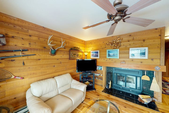 Lovely 2br Mountainview | Balcony | Pool - Sun Valley, ID