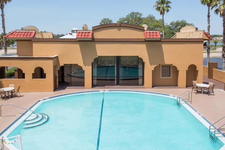 Rare Find! 3 Relaxing Spaces, Free Parking - St. Augustine, FL