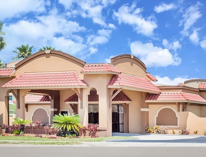Close To The Best Restaurants! 2 Spaces, Pool - St. Augustine, FL
