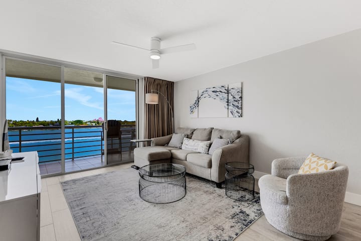 Luxury Bay Front 2bd 14-563 Stunning Water View - St. Petersburg, FL