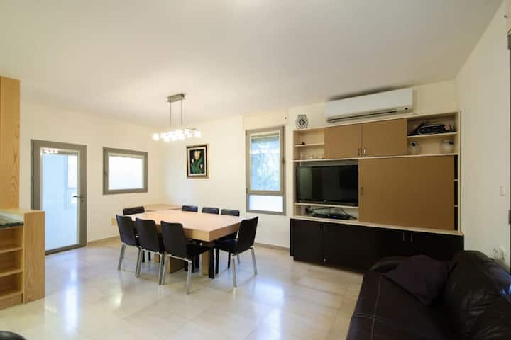 Strictly Kosher 3 Bedroom With Attached Studio - Jerusalem