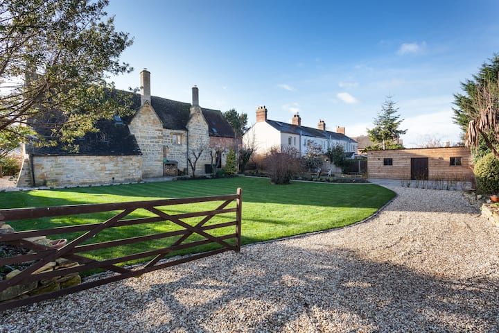 The Gables - Broadway