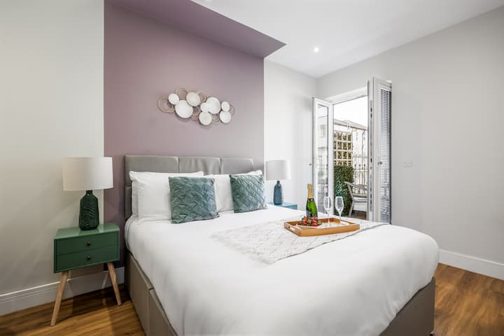 New! Stunning 1-bed Apt W/ Balcony & Free Parking - Dorset