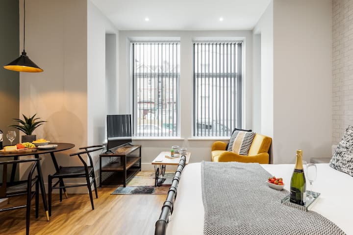 New! Superb Studio Apt W/ Free Parking & Wifi - Bournemouth