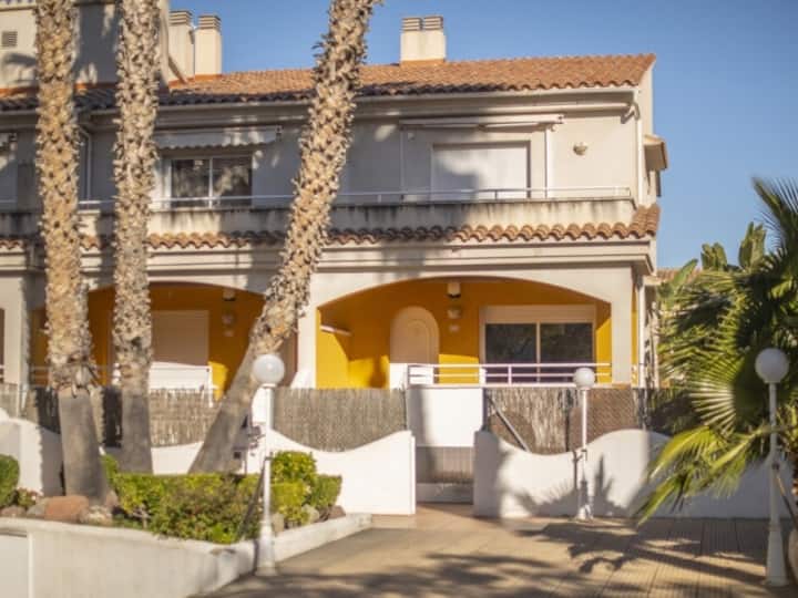 R141 Manila Resort Patio - Cunit