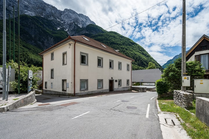 Room For 8 In Hostel Kronotop Under Mangart - Soča
