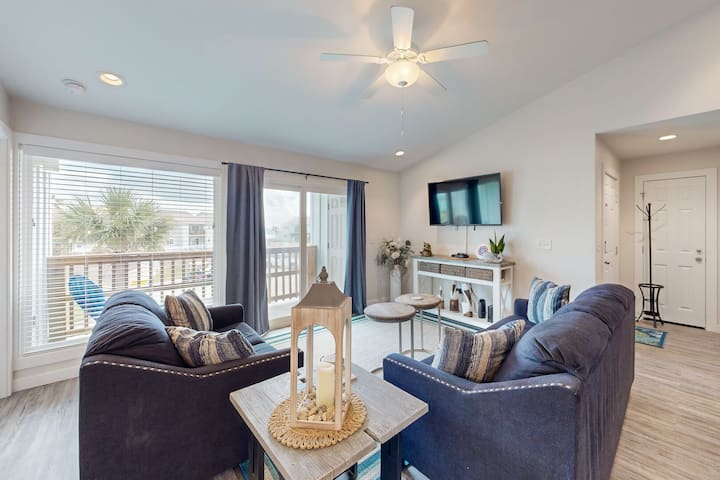 Ahf221 2nd Floor Condo, Shared Pool And Hot Tub - Port Aransas, TX