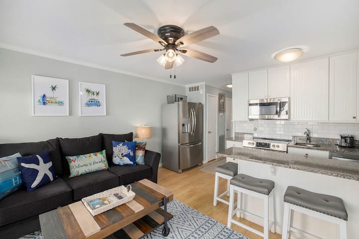 Oceanfront Condo W/pool & Fishing Pier! *Unit 341* - Isle of Palms, SC