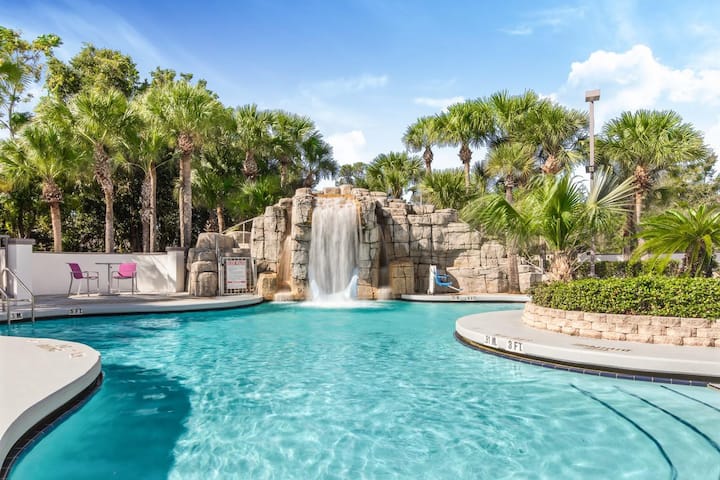 Enjoy A Relaxing Stay Near Orlando's Theme Parks - Orlando, FL