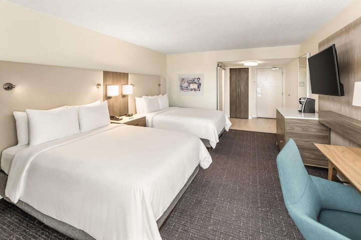 Family Adventure! Pool, Free Parking, Shuttle - Orlando