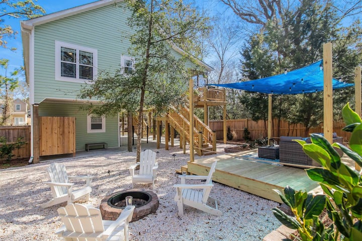 Dog Friendly! Fenced Yard- Just 3 Mins To Beach - Oak Island, NC