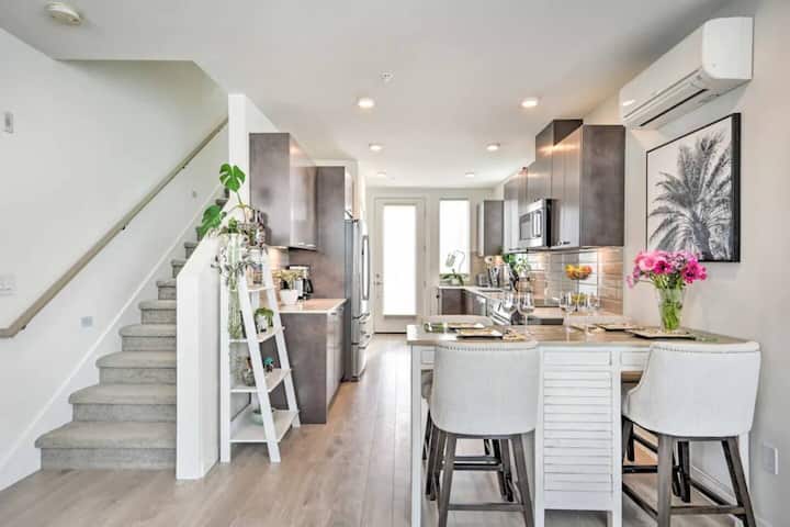 Modern Townhome In Ballard With Private Roof Deck - Seattle, WA