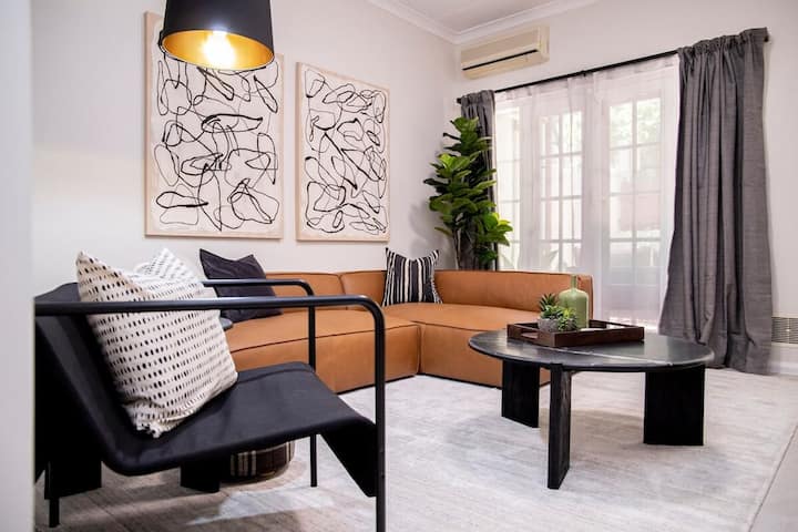 Stunning 3-bedroom Northbridge Townhouse + Parking -