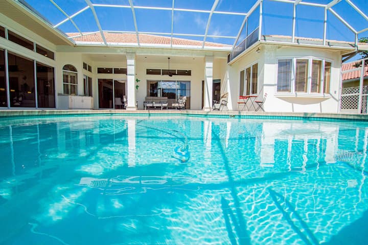 Elegant 5br Golf View Home W/ Heated Pool! - Wesley Chapel, FL