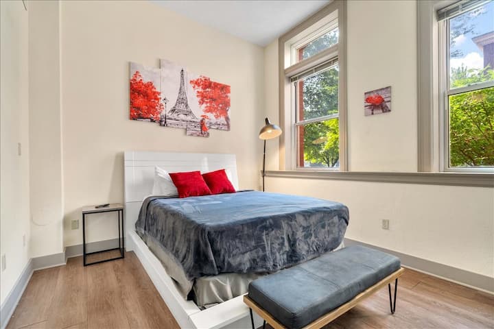 The Paris Suite*westport District - Kansas City